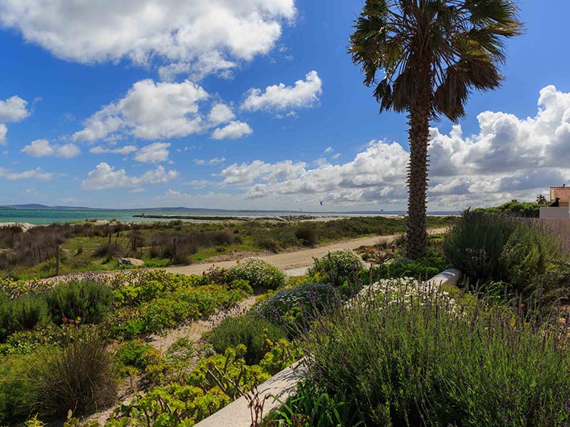 Lagoonside - Book-it-Now